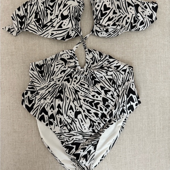 mompossina | Swim | Black And White One Piece Swimwear With Bold ...